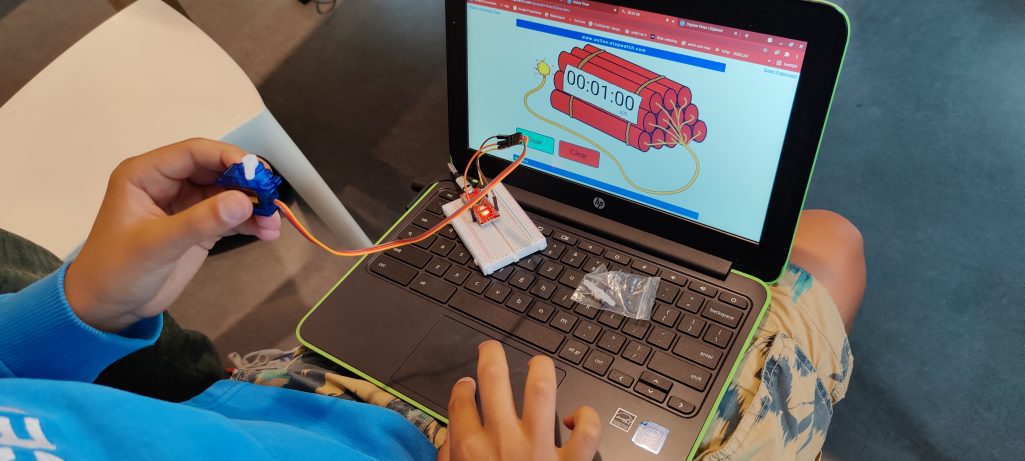 Lab – Het Sweep Servo voorbeeld – Arduino Nano programmeren – Junior IOT