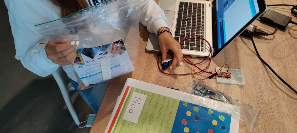 Lab – Het Sweep Servo voorbeeld – Arduino Nano programmeren – Junior IOT